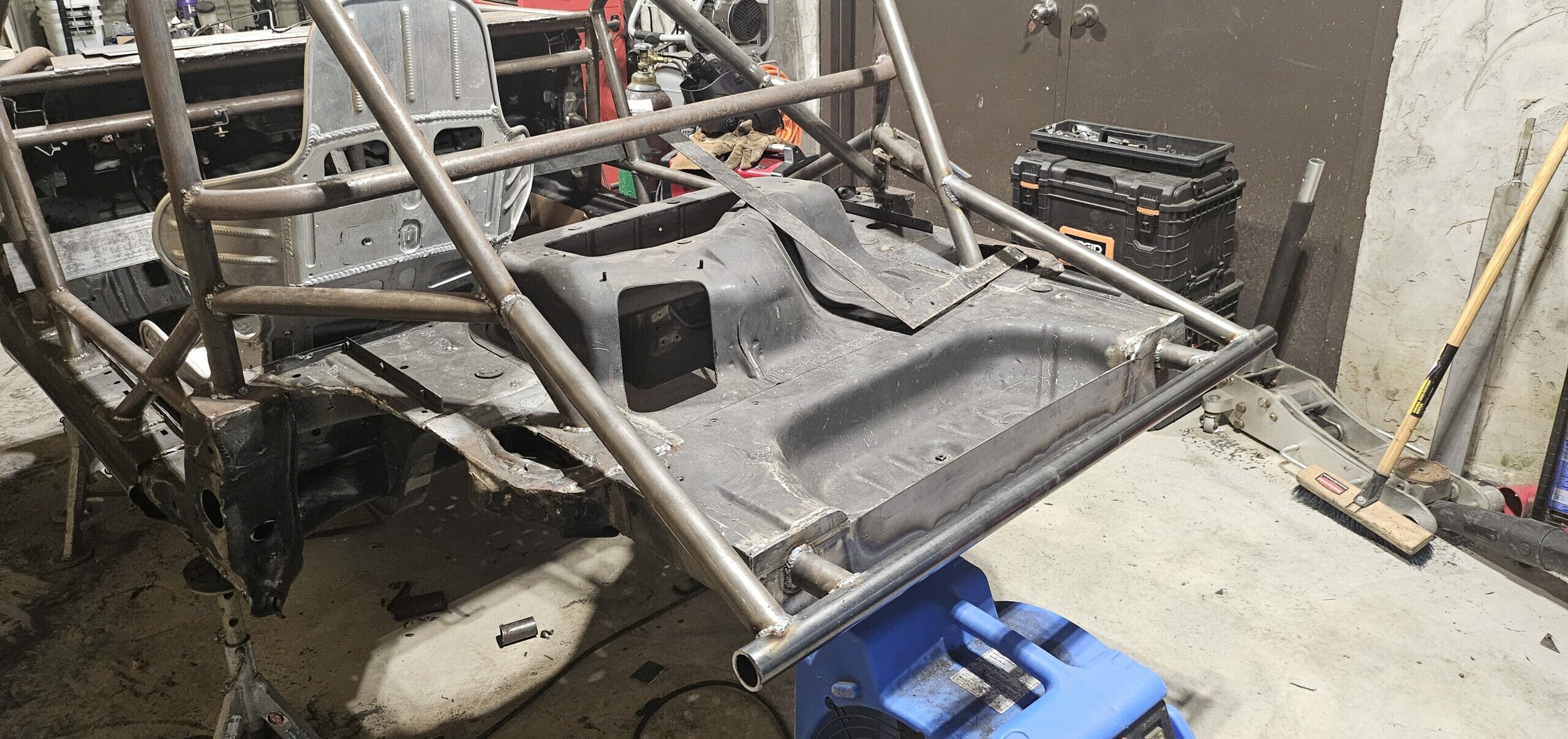 Exo Car 'Ghettocet' Build Guide Part 9: The Roll Cage ... Finally ...