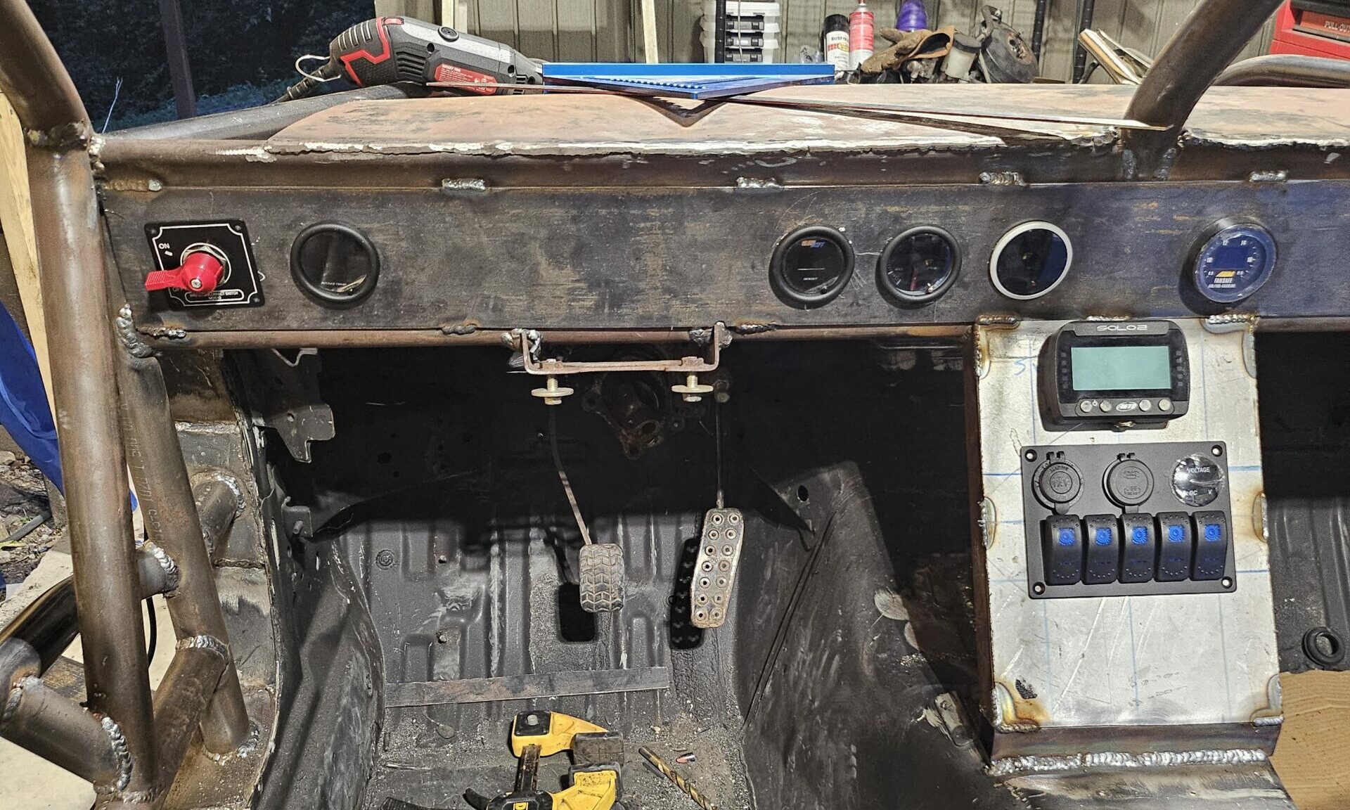 Exo Car "Ghettocet" Build Guide Part 10: Dash, Gauges, and Switches ...