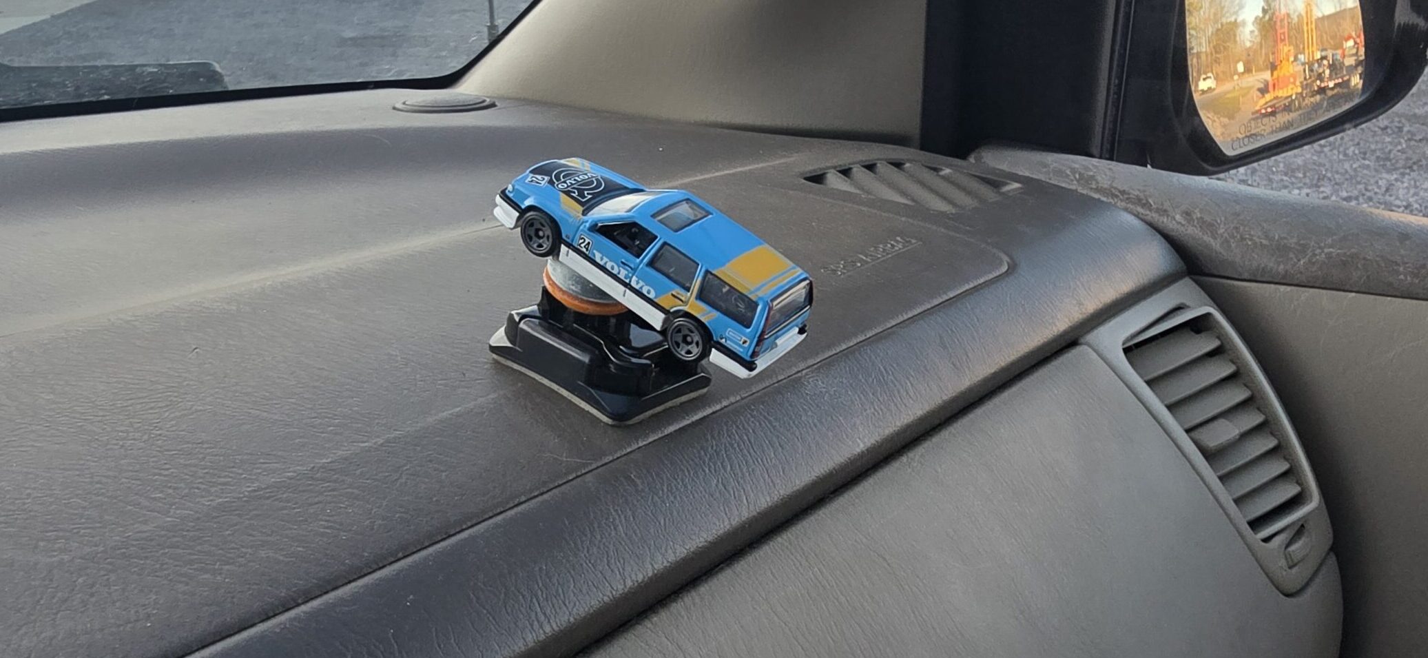 DIY Guide: How to Make a Dashboard Mounted Hot Wheels Drift Car ...
